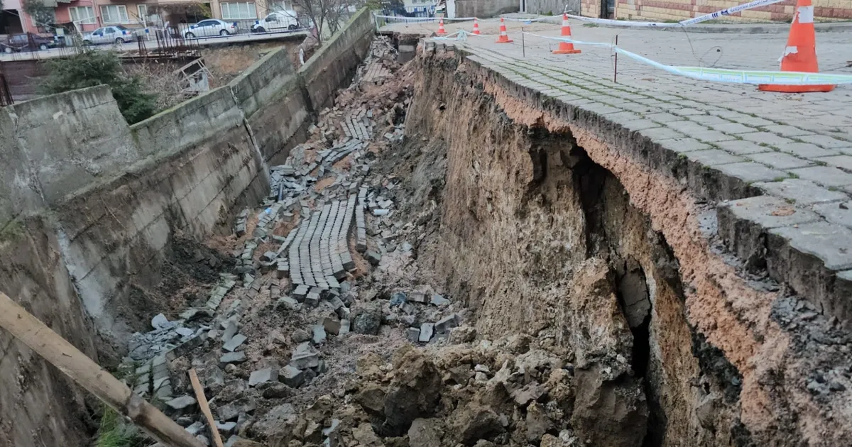 İSTİNAT DUVARI ÇÖKTÜ - Marmara Yaşam