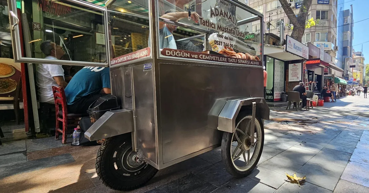 MUSTAFA USTA'NIN YENİLİKÇİ TATLI ARABASI - Marmara Yaşam